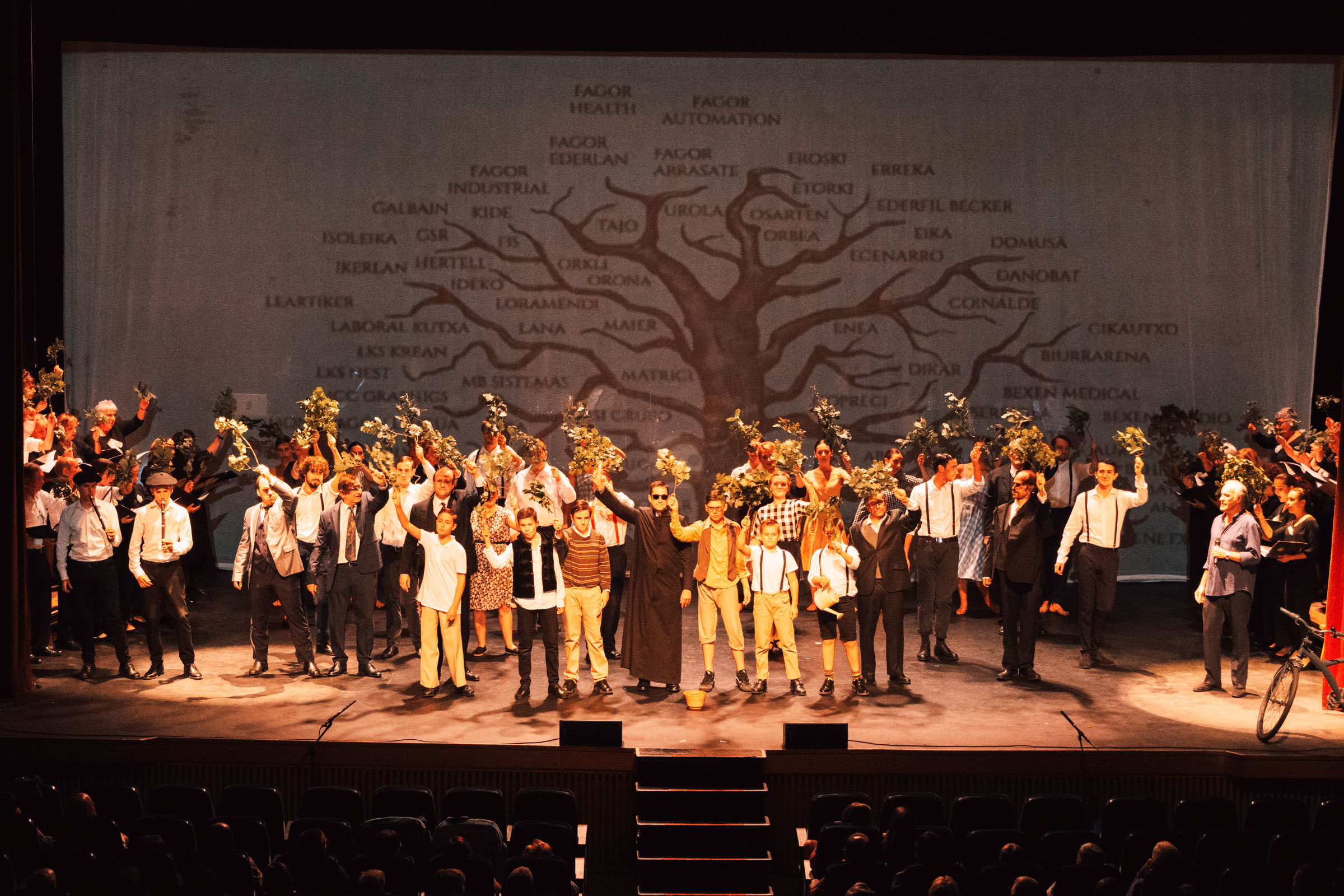 Exitoso estreno del musical HAZIA en Arrasate — TU Lankide: la ...